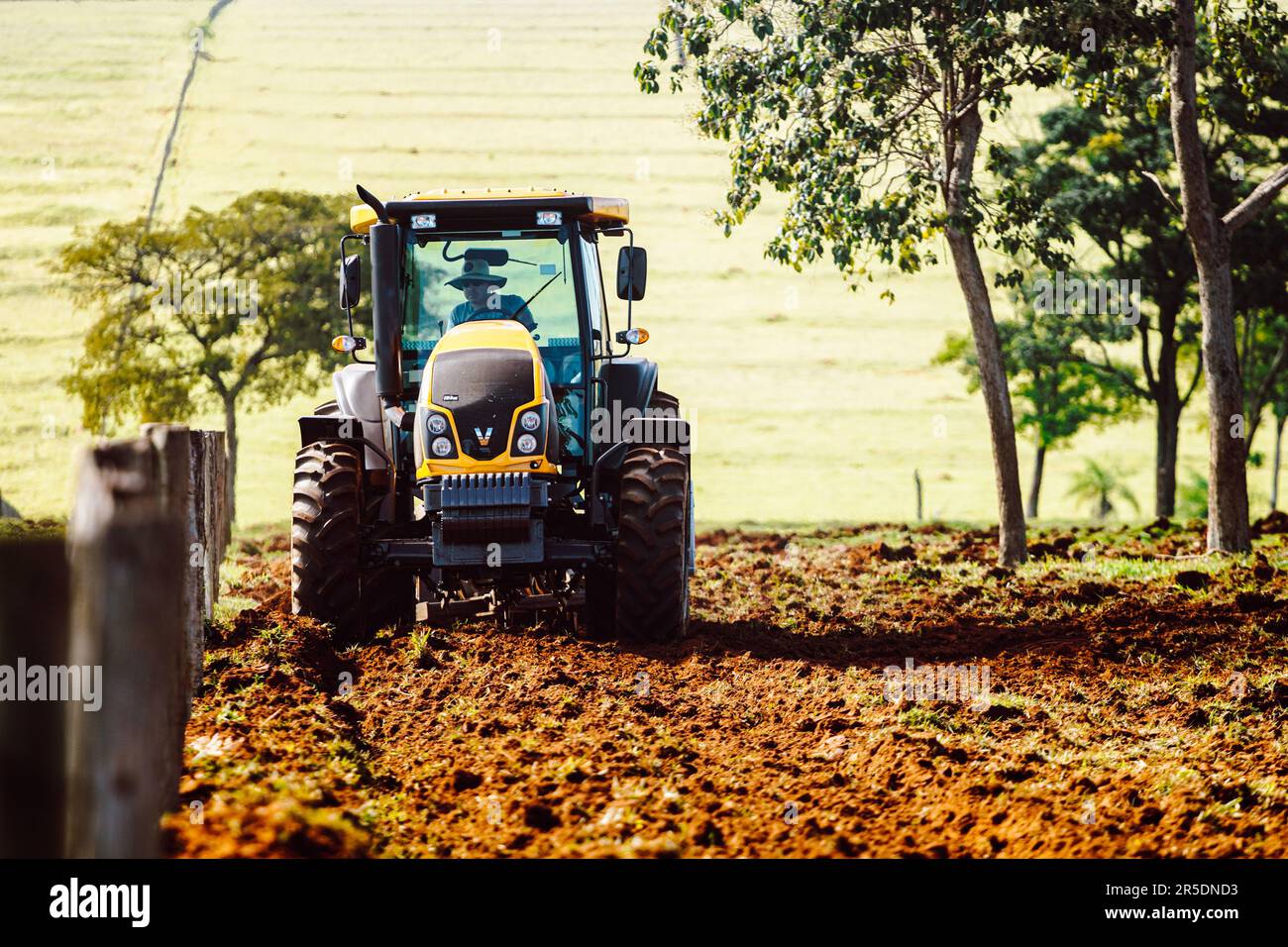 Valtra tractor in field hi-res stock photography and images - Alamy