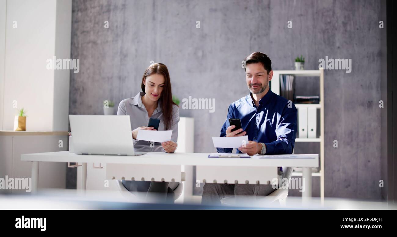 Remote Cheque Deposit Using Mobile Phone. Check Capture Stock Photo - Alamy