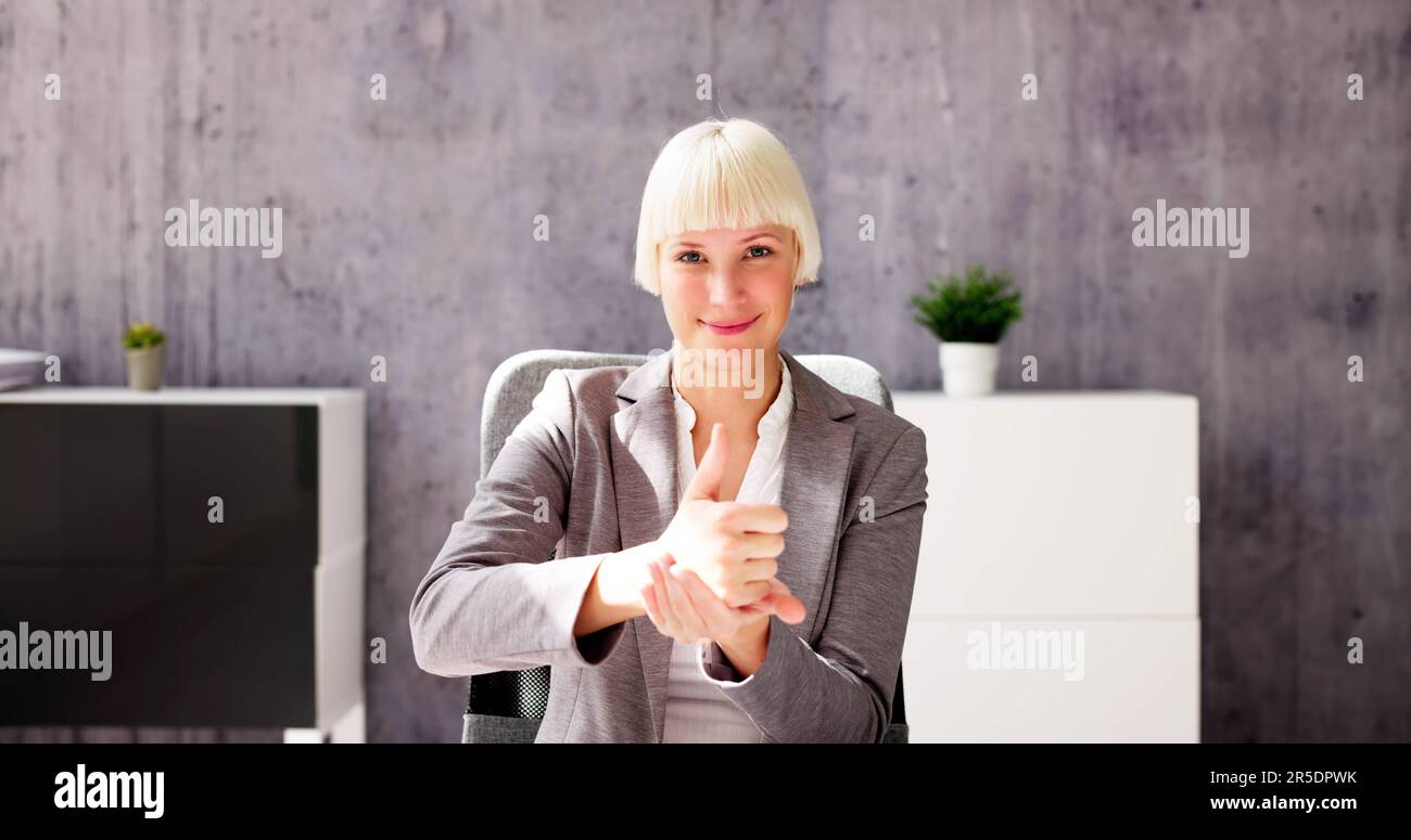 Online Meeting On Computer Using Sign Language Stock Photo - Alamy