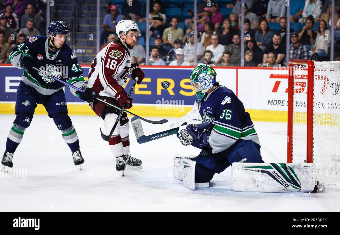 Seattle Thunderbirds goalie Thomas Milic, right, blocks the net as ...