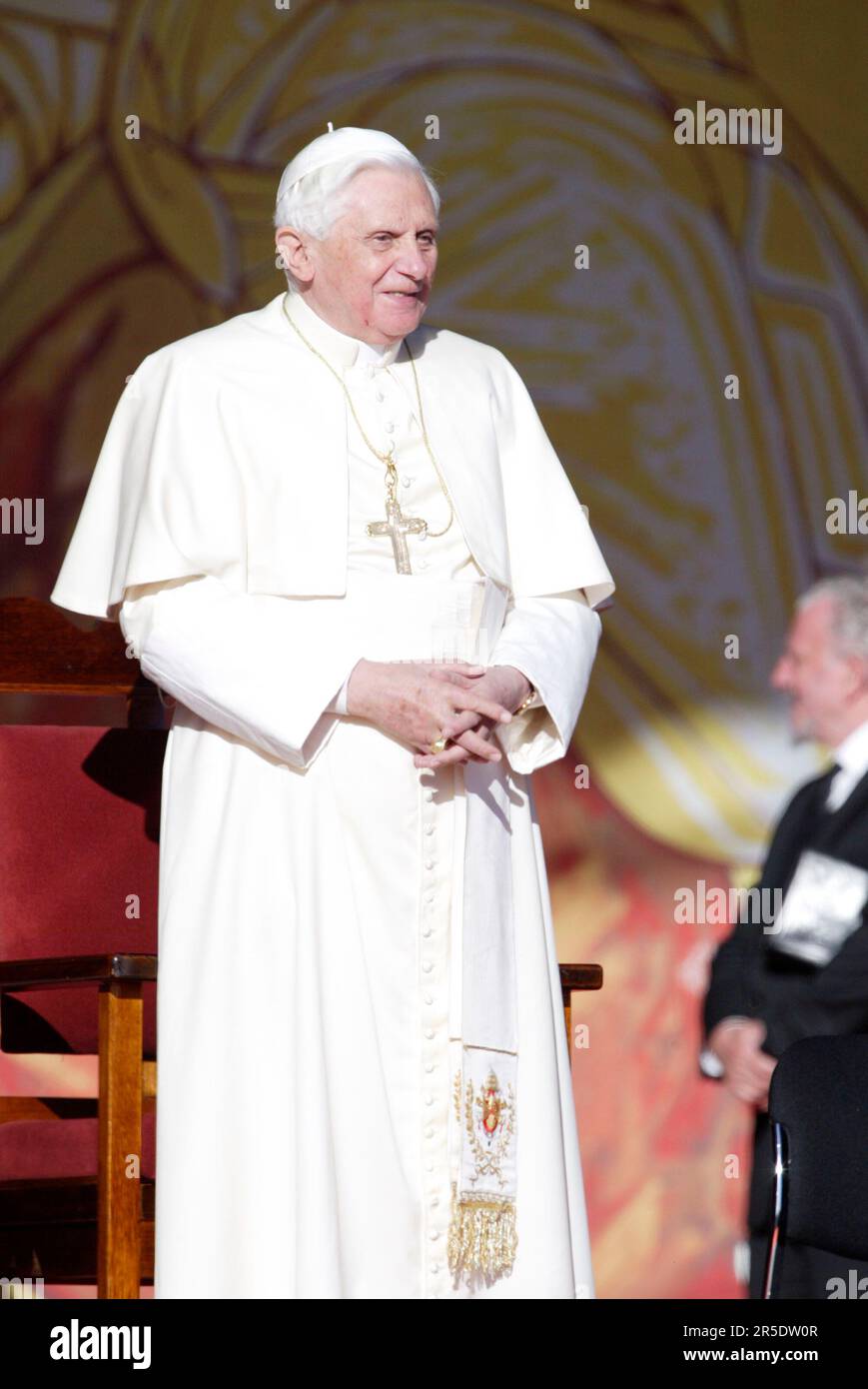 Before returning to the Vatican, Pope Benedict XVI conducts a brief ...