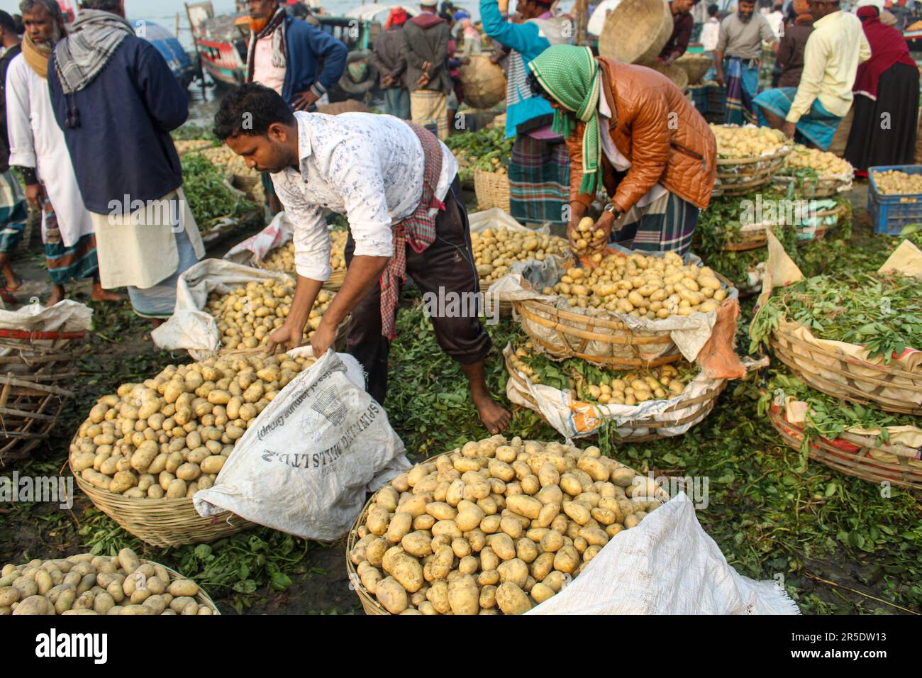 Manuall system village hut bazar hi-res stock photography and images ...