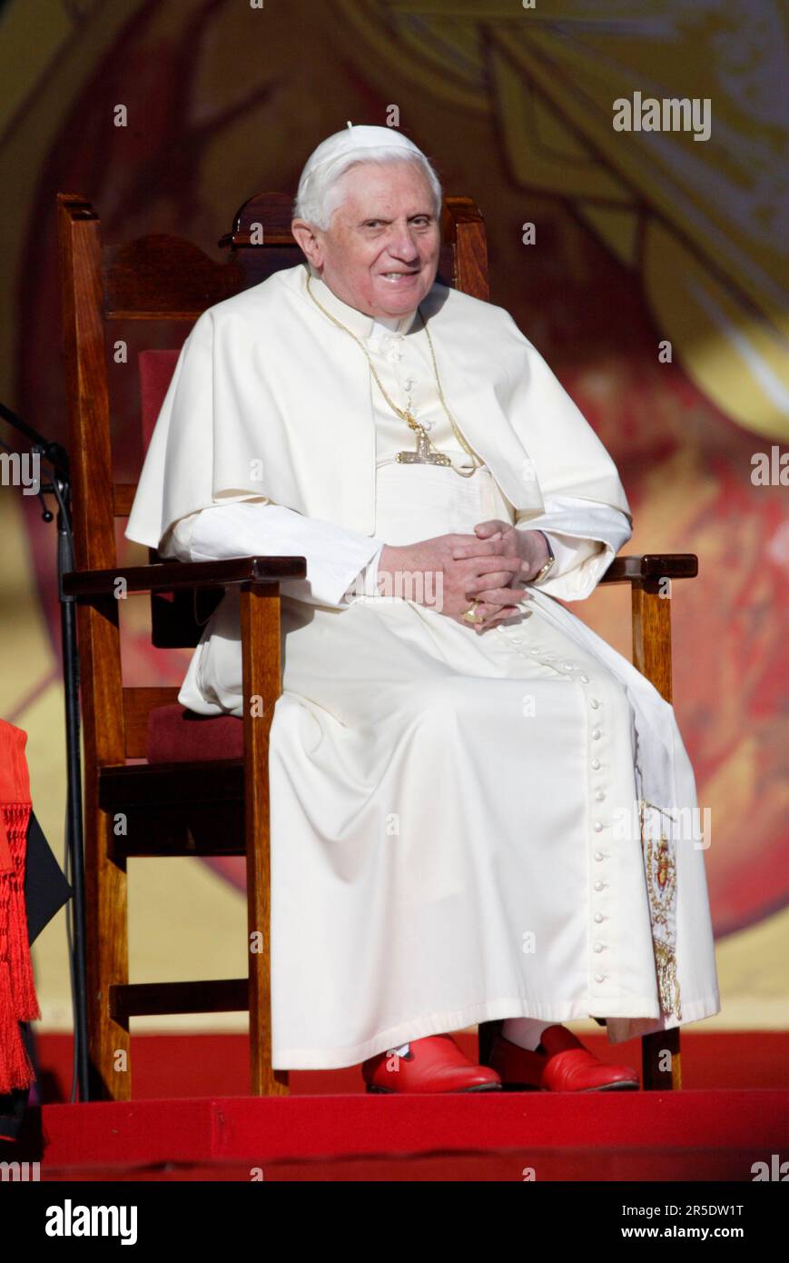 Before returning to the Vatican, Pope Benedict XVI conducts a brief ...