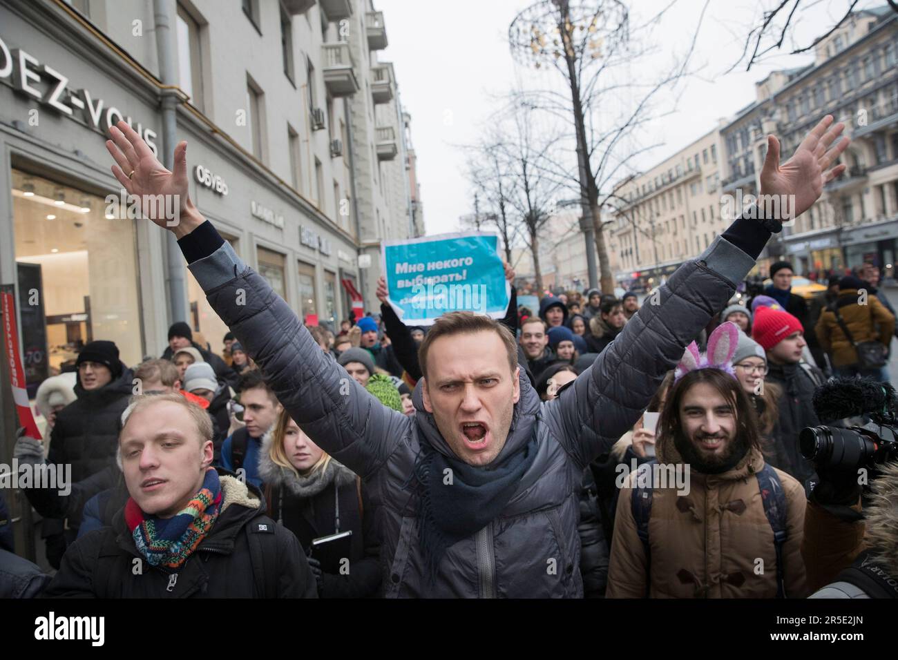FILE - Russian opposition leader Alexei Navalny, center, attends a ...