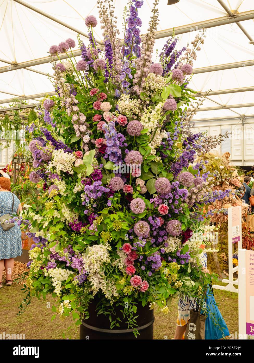 Flower arrangement display at Chelsea Flower Show 2023 Stock Photo - Alamy