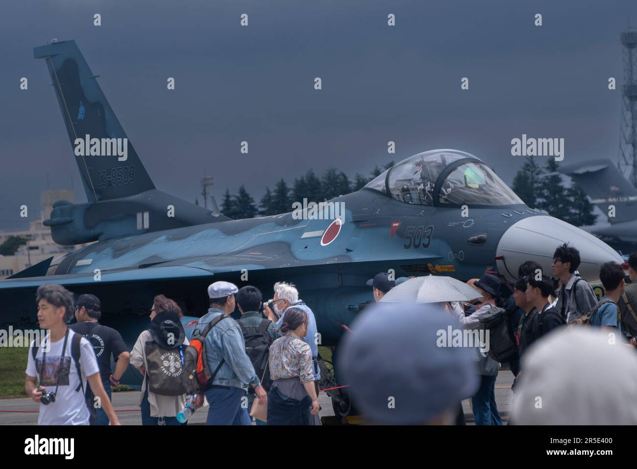 Japan air self defense force f 2 hi-res stock photography and images ...