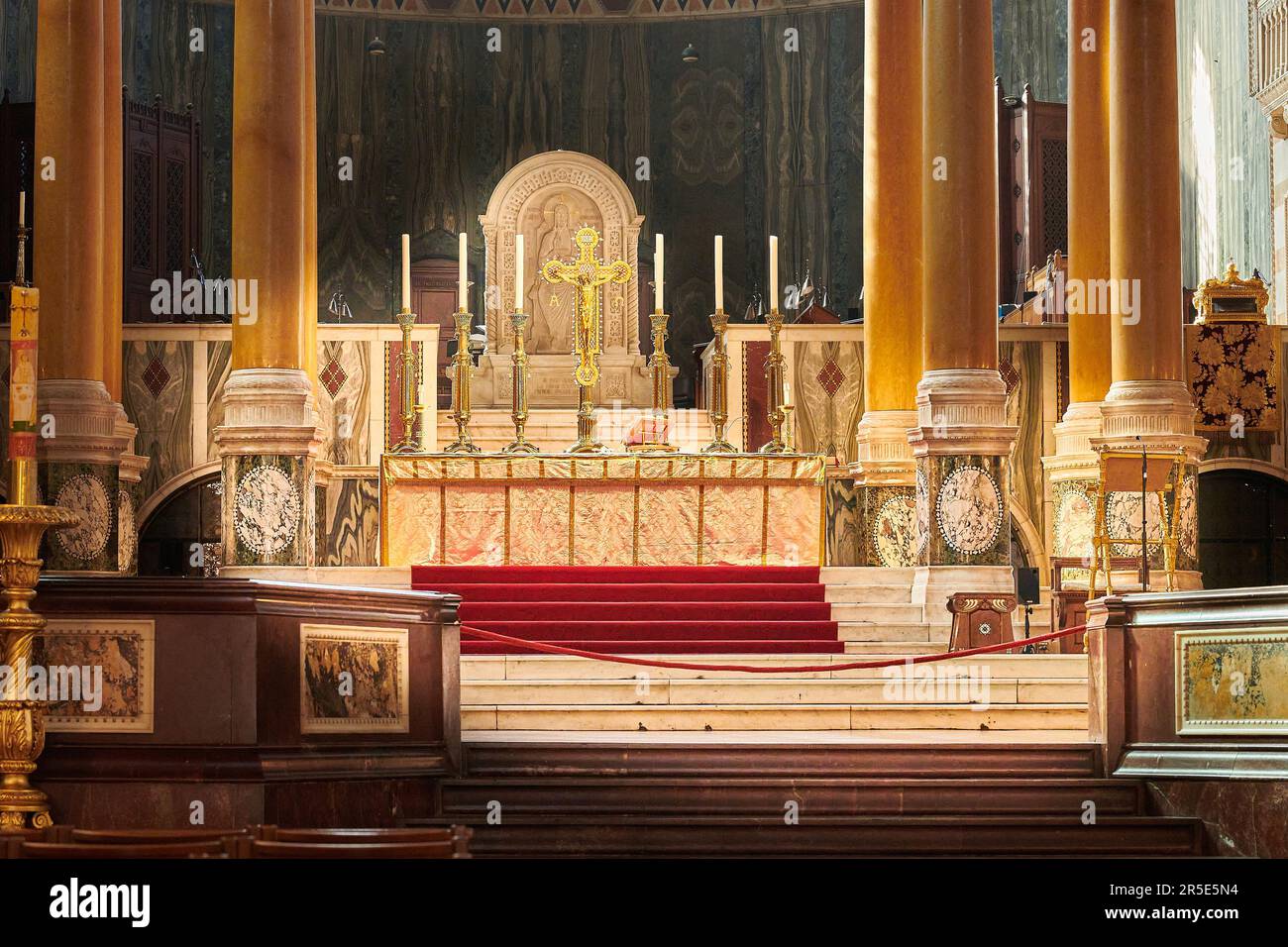 Altar in the Catholic Christian cathedral at Westminster, London ...