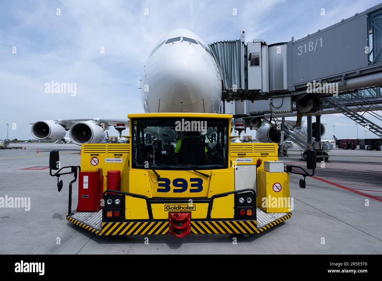 Aircraft On Gate Stock Airplane Parked Images – Browse 118,834 Stock