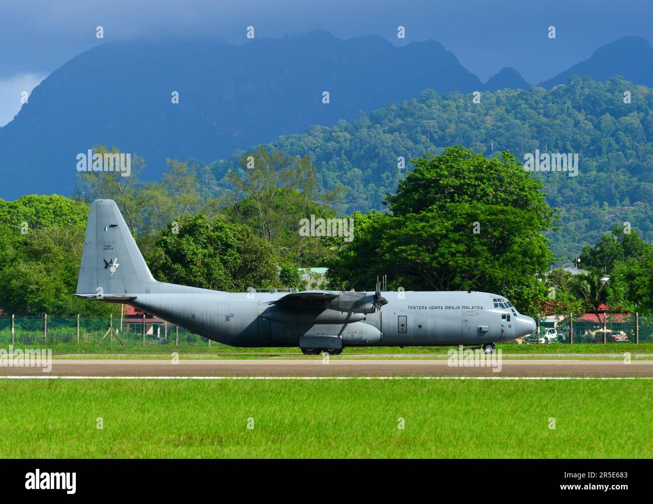 Lockheed c 130h 30 hercules hi-res stock photography and images - Alamy