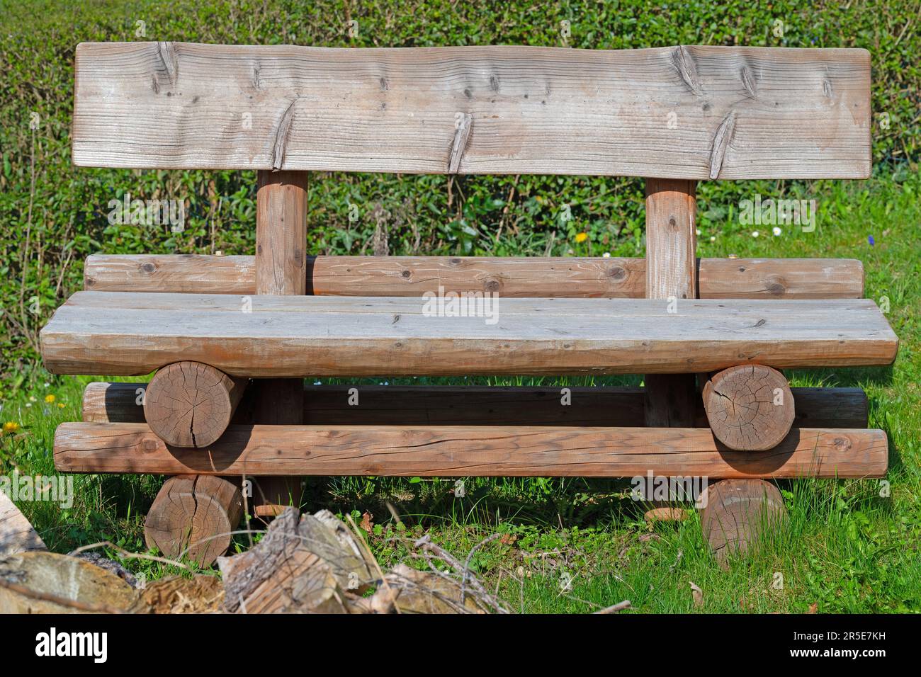 Wood garden bench hi-res stock photography and images - Alamy
