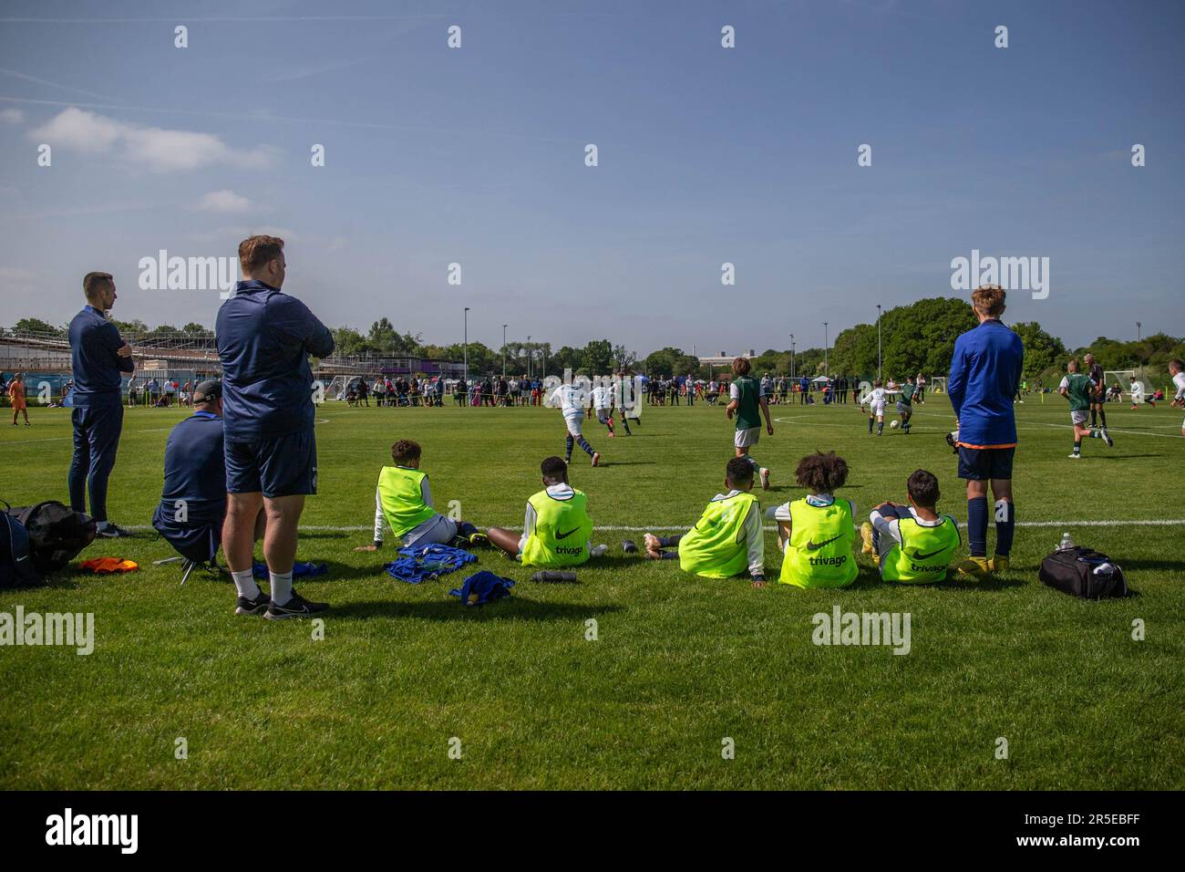 Kids playing football uk hi-res stock photography and images - Alamy