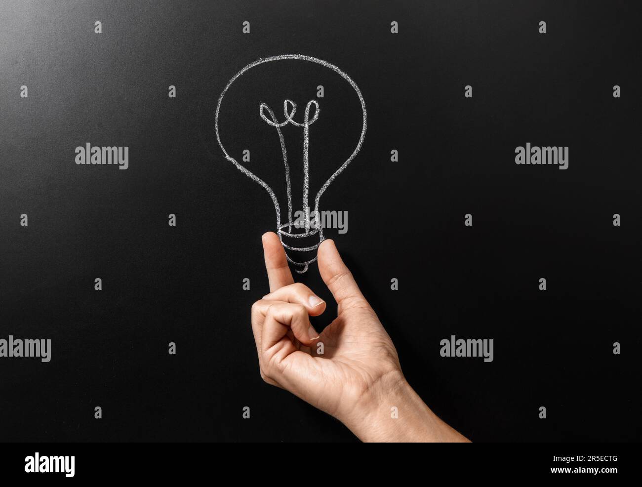 close up of hand holding lightbulb chalk drawing Stock Photo - Alamy
