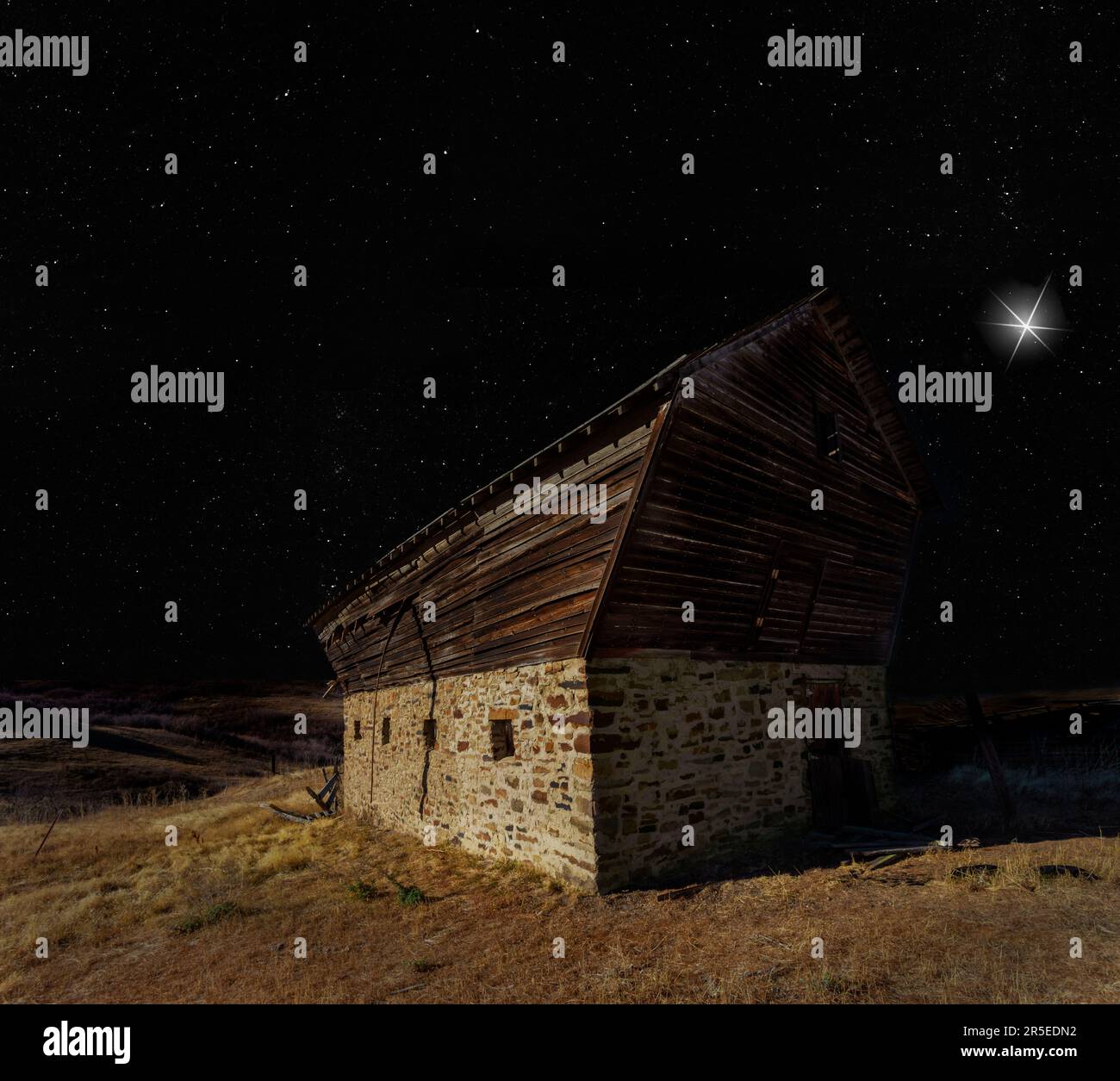 Bright star low over an abandoned barn on Christmas Eve Stock Photo - Alamy