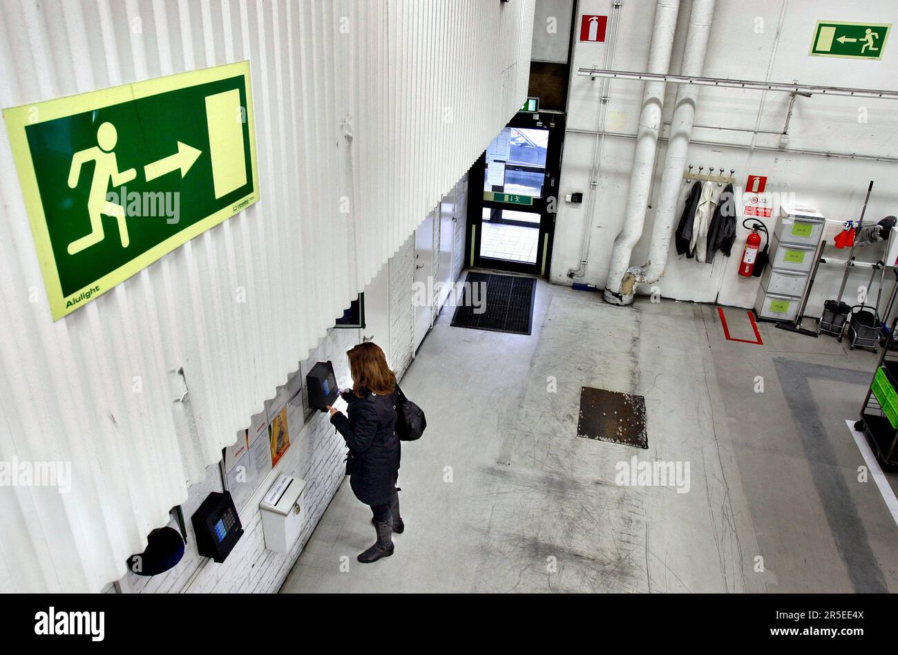 Punch clock machine hi-res stock photography and images - Alamy