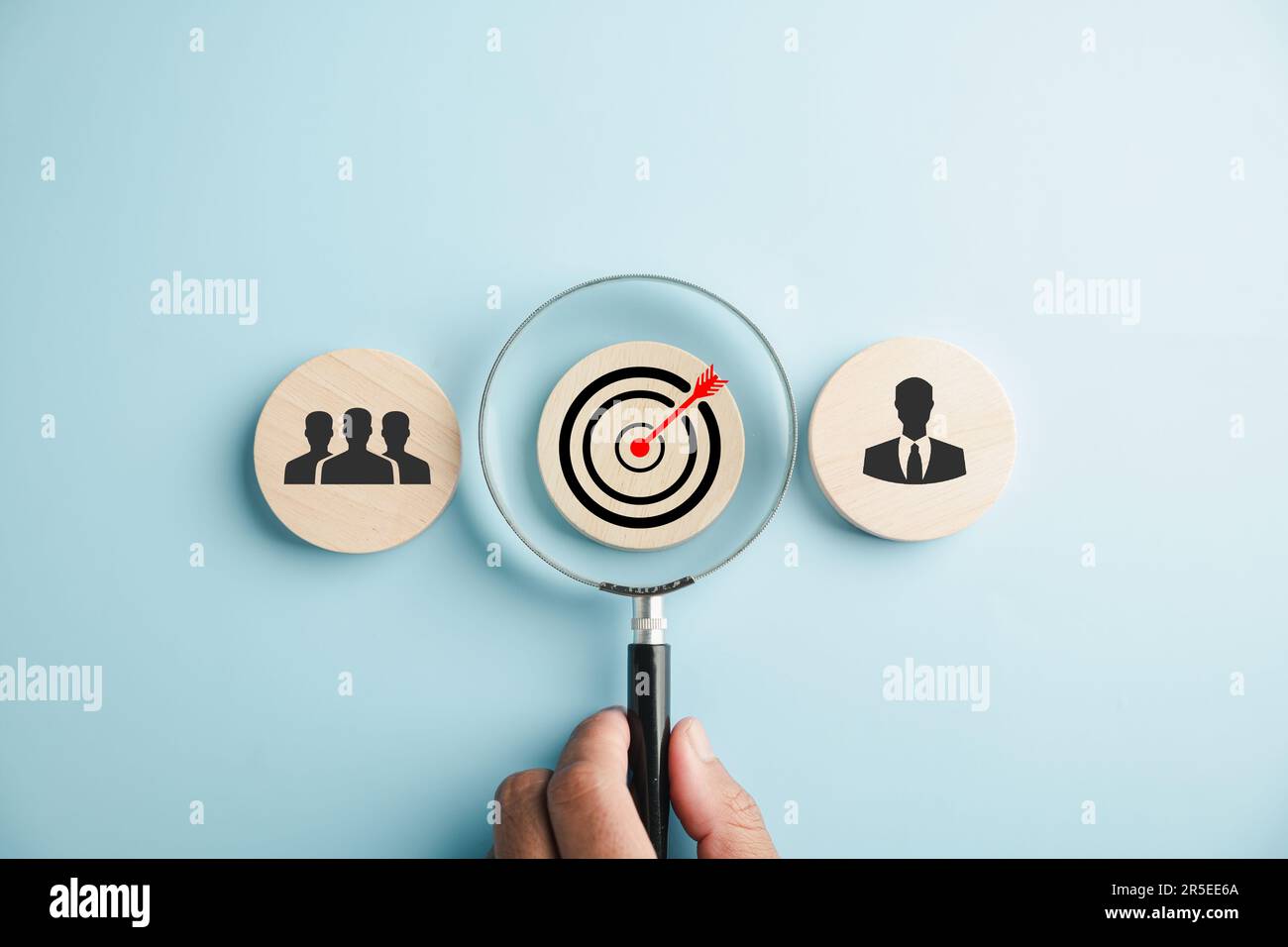 magnifier glass directed at a target icon Stock Photo - Alamy
