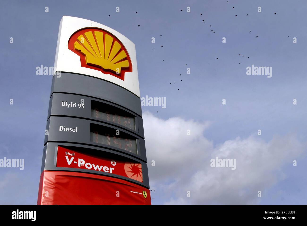 Shell gas station Stock Photo - Alamy