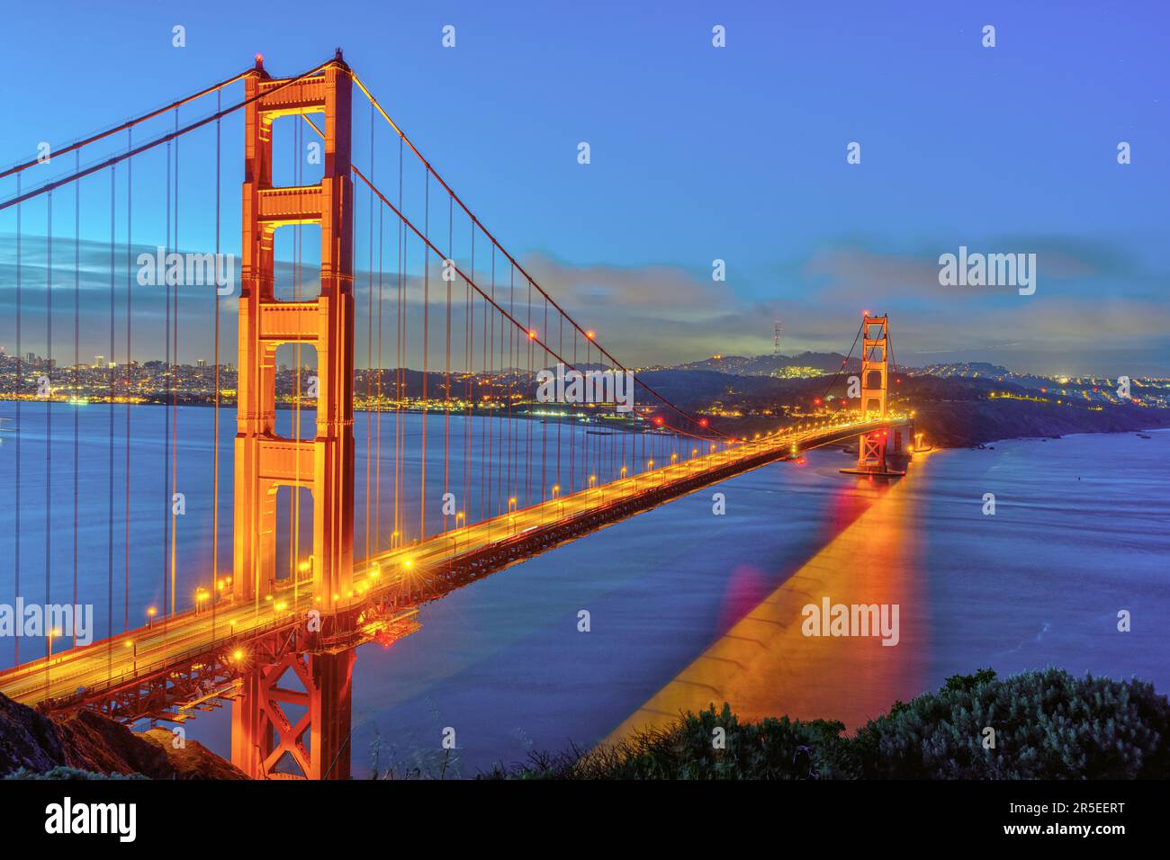 The iconic Golden Gate Bridge in San Francisco at twilight Stock Photo ...