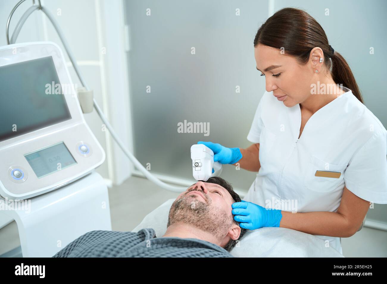 Middle-aged man on a mass lifting procedure Stock Photo - Alamy