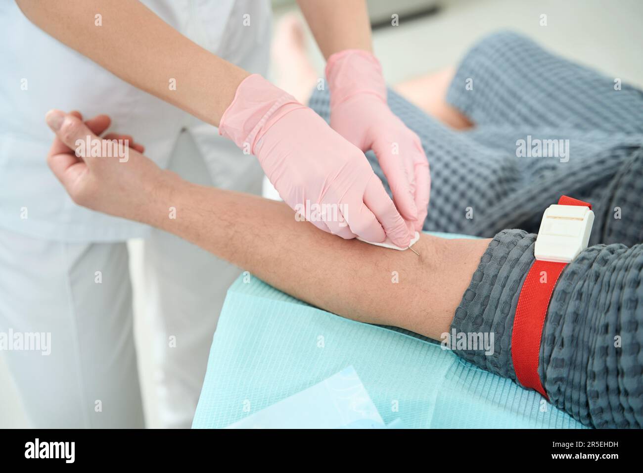 Process of taking blood for further rejuvenating plasmolifting ...