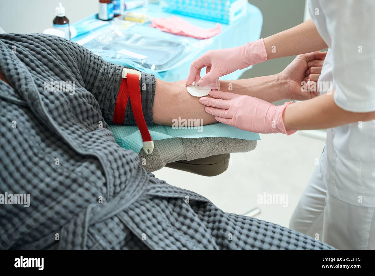 Subcutaneous injection method hi-res stock photography and images - Alamy