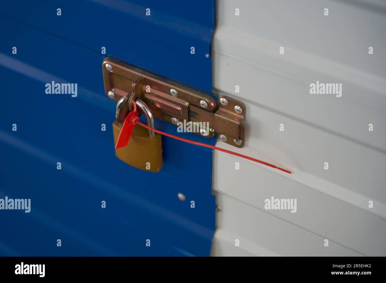 Self lock gate hi-res stock photography and images - Alamy