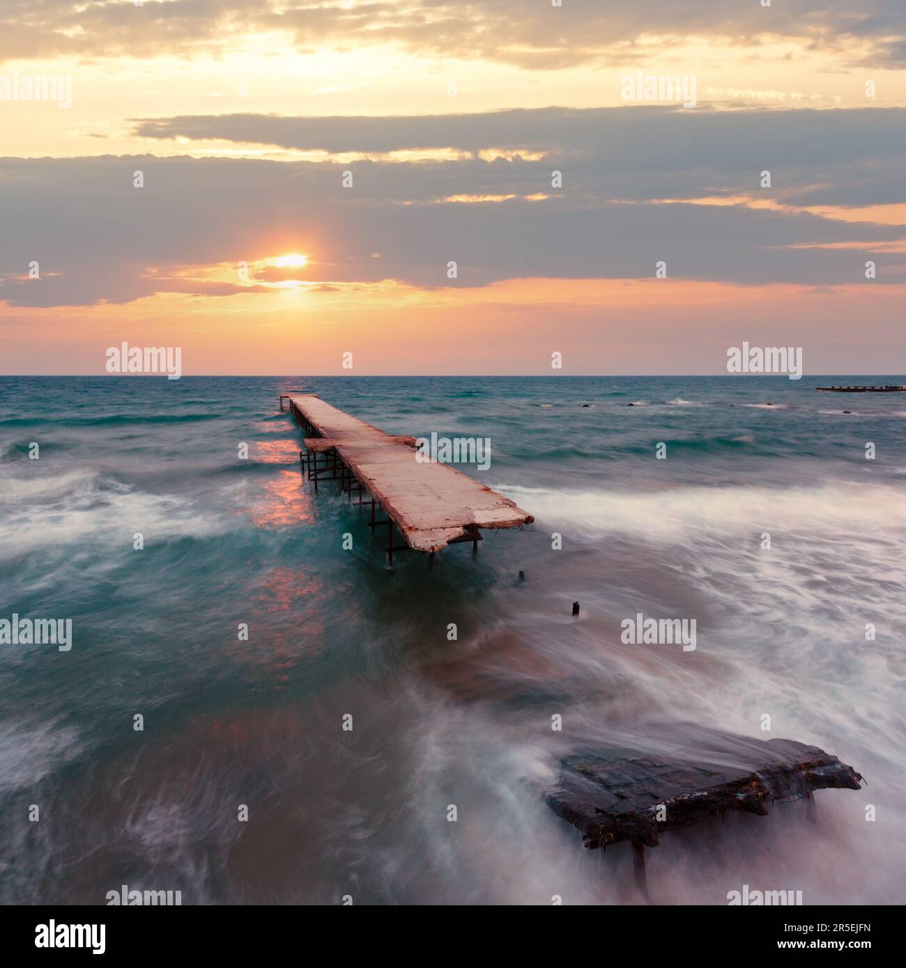 Bulgaria sunshine sea black surf wave hi-res stock photography and ...