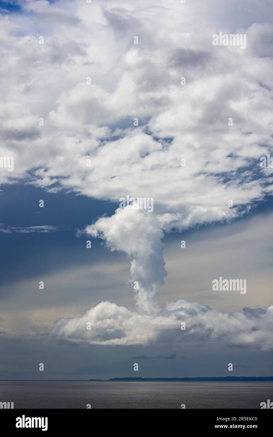 Cumulonimbus storm clouds gathering Stock Photo - Alamy Cumulonimbus storm clouds gathering Stock Photo - Alamy