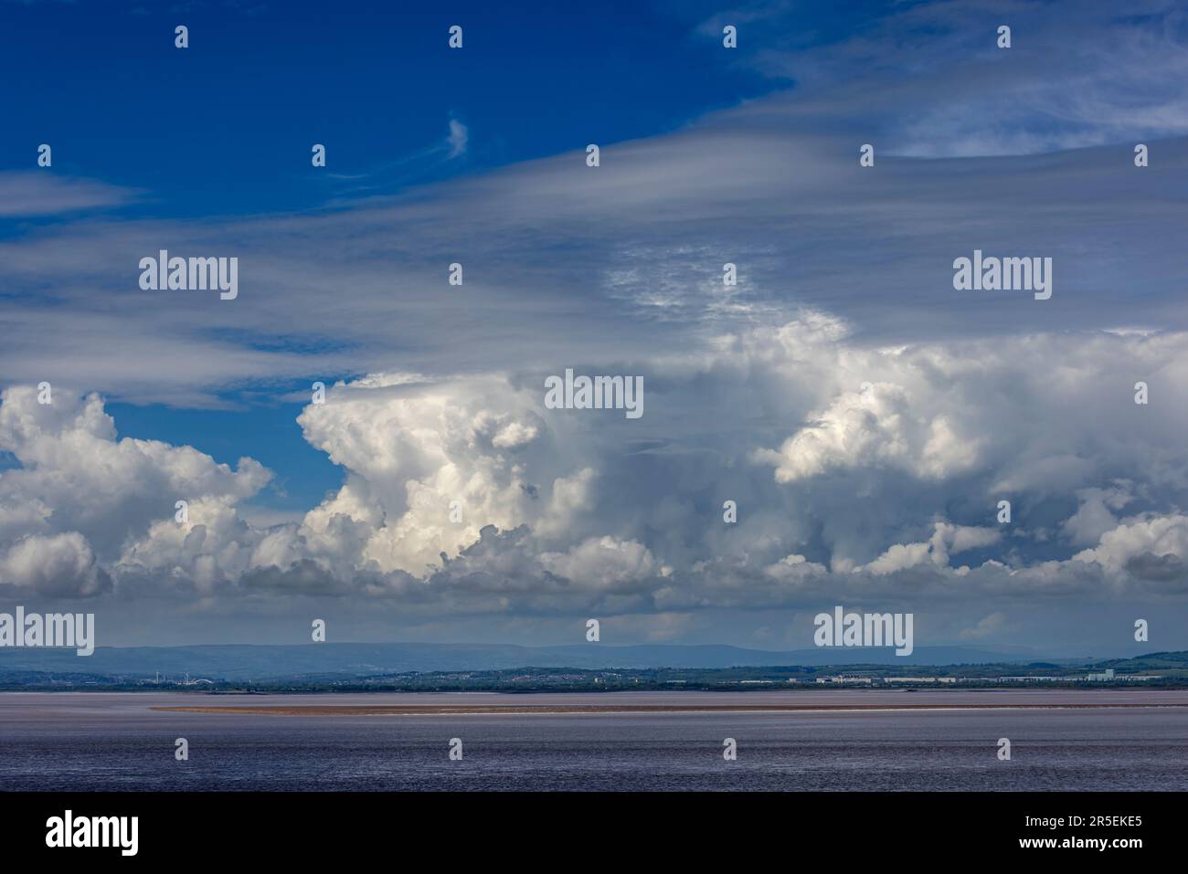 Cumulonimbus storm clouds gathering Stock Photo - Alamy Cumulonimbus storm clouds gathering Stock Photo - Alamy