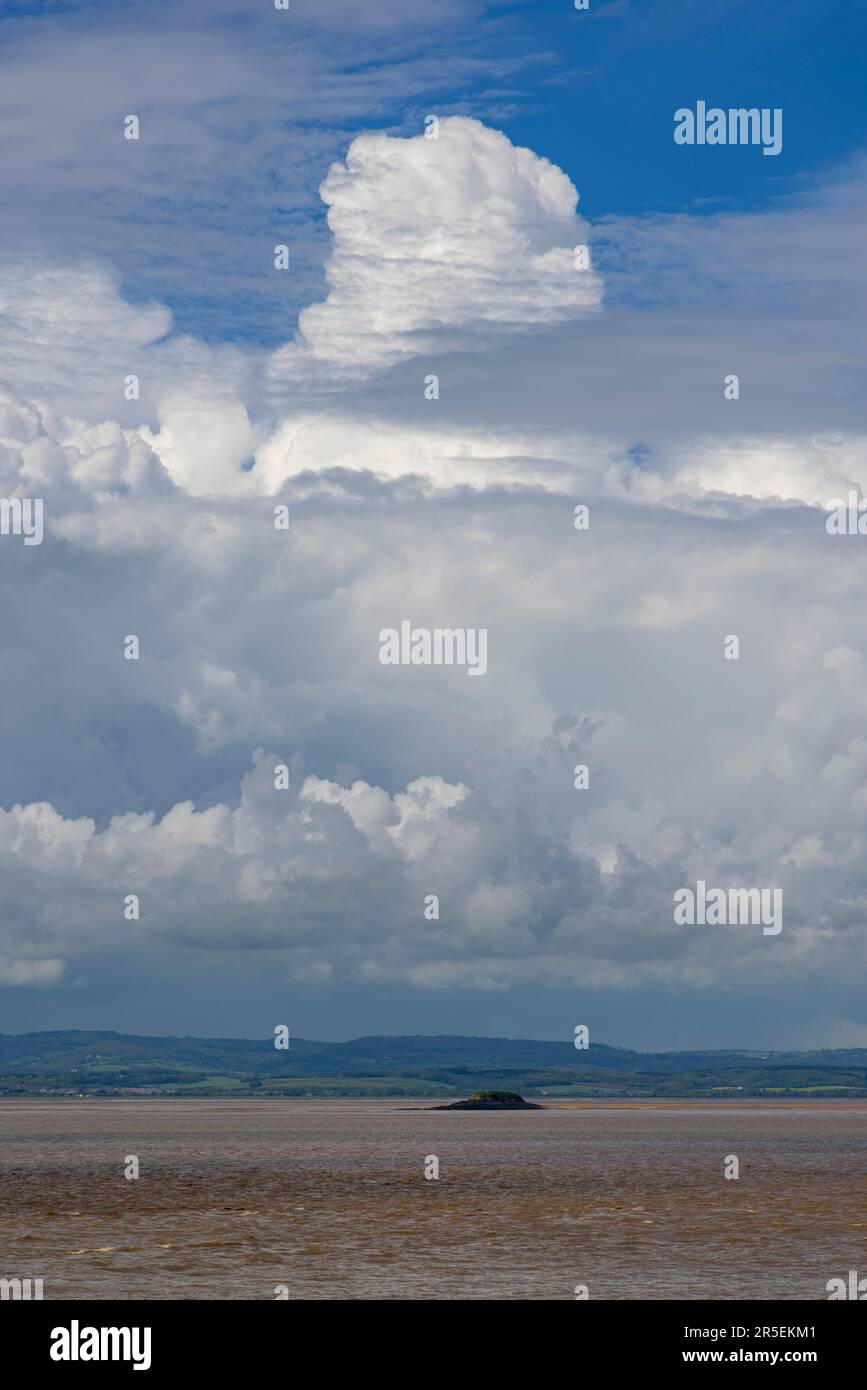 Cumulonimbus Calvus cloud along the Welsh coast Stock Photo - Alamy