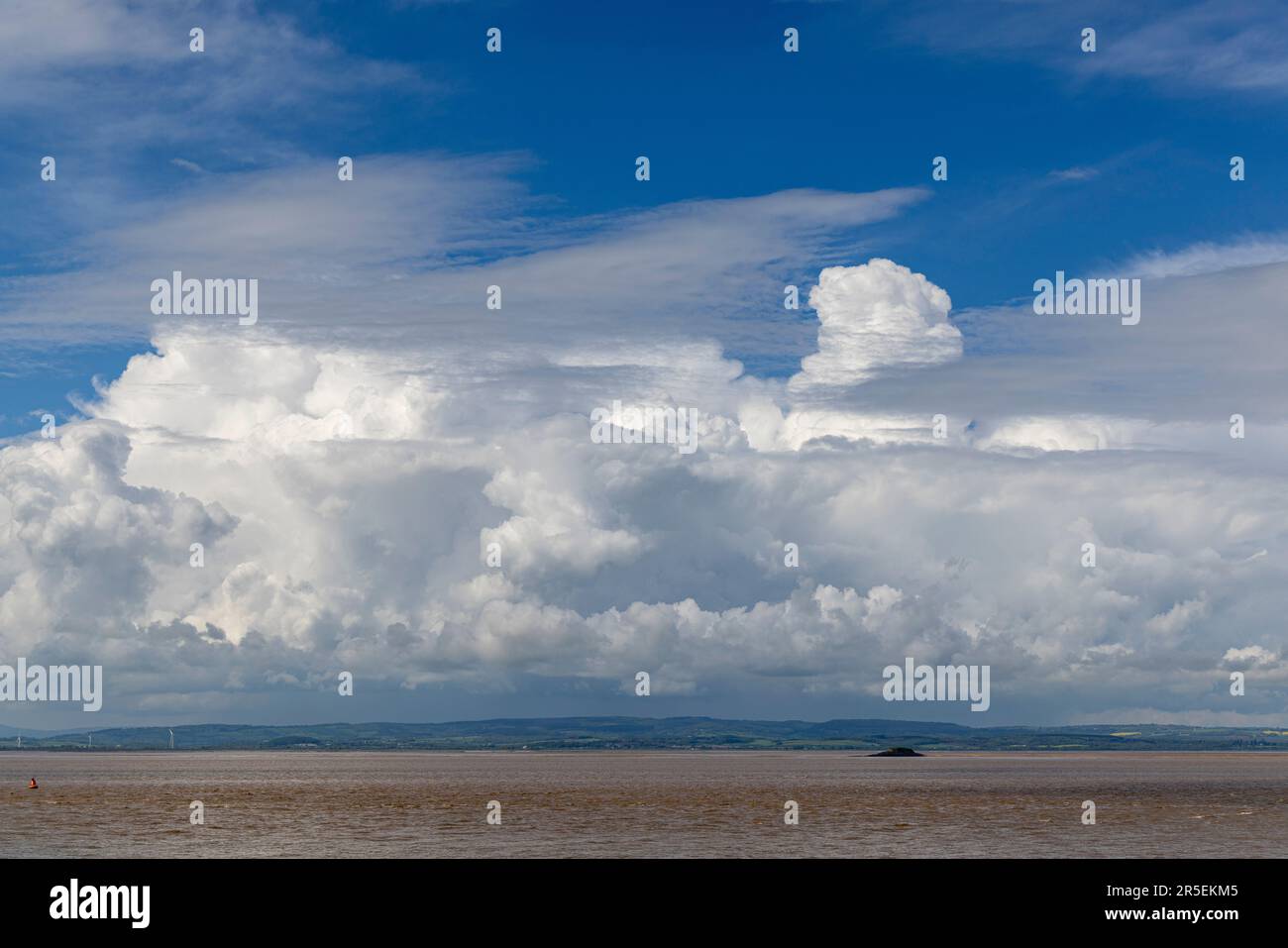 Cumulonimbus Calvus cloud along the Welsh coast Stock Photo - Alamy