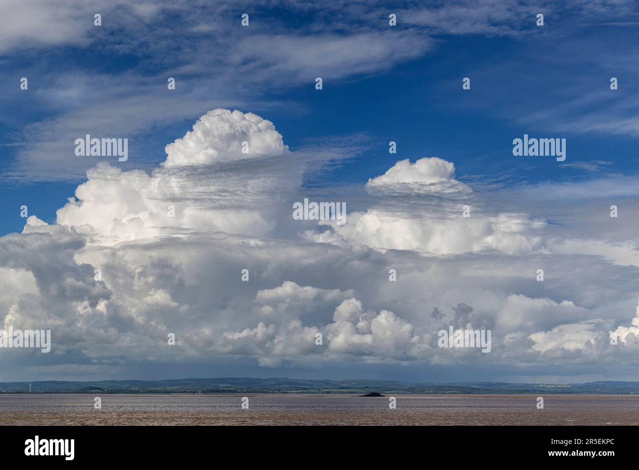 Cumulonimbus Calvus cloud along the Welsh coast Stock Photo - Alamy