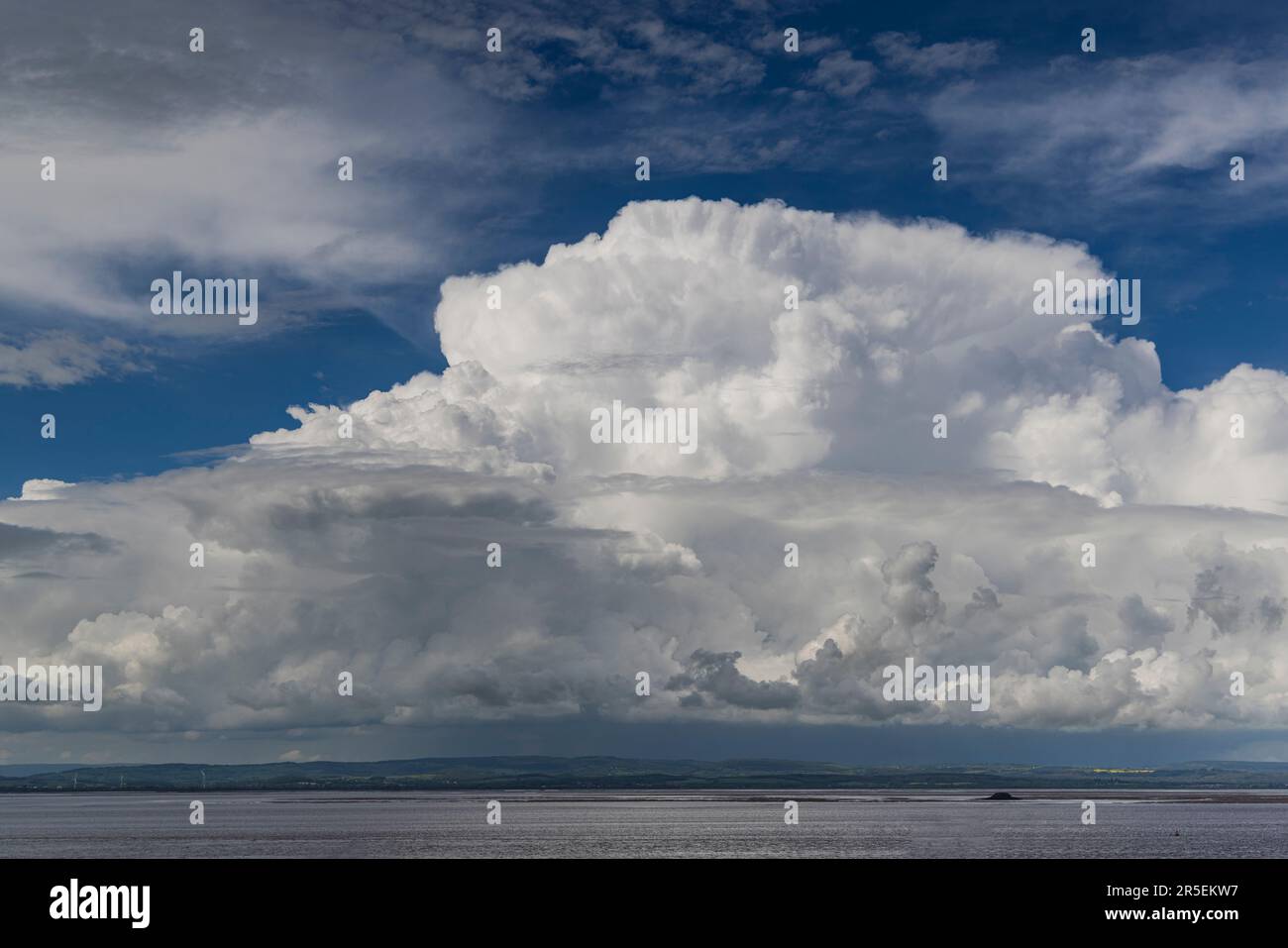 Cumulonimbus Calvus cloud along the Welsh coast Stock Photo - Alamy