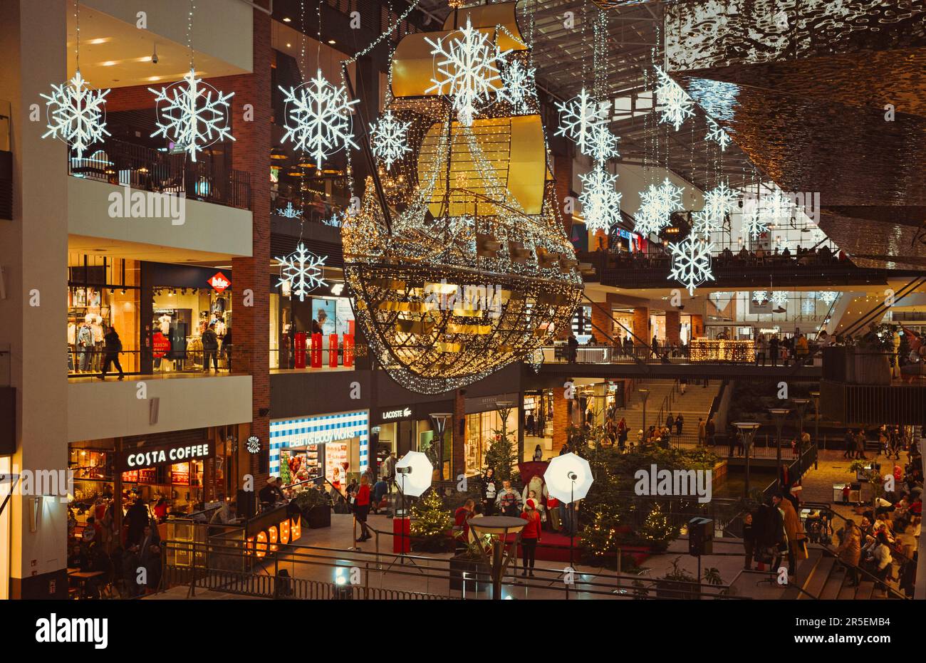 Mall celebration decor hi-res stock photography and images - Alamy