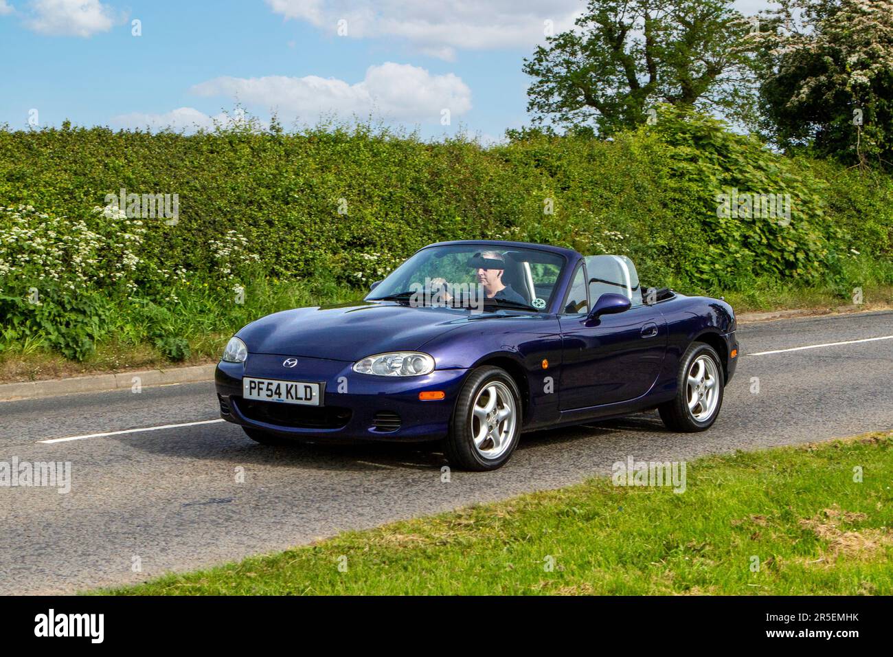 2004 Mazda Mx-5 Blue Classic vintage petrol roadster 1597 cc car ...