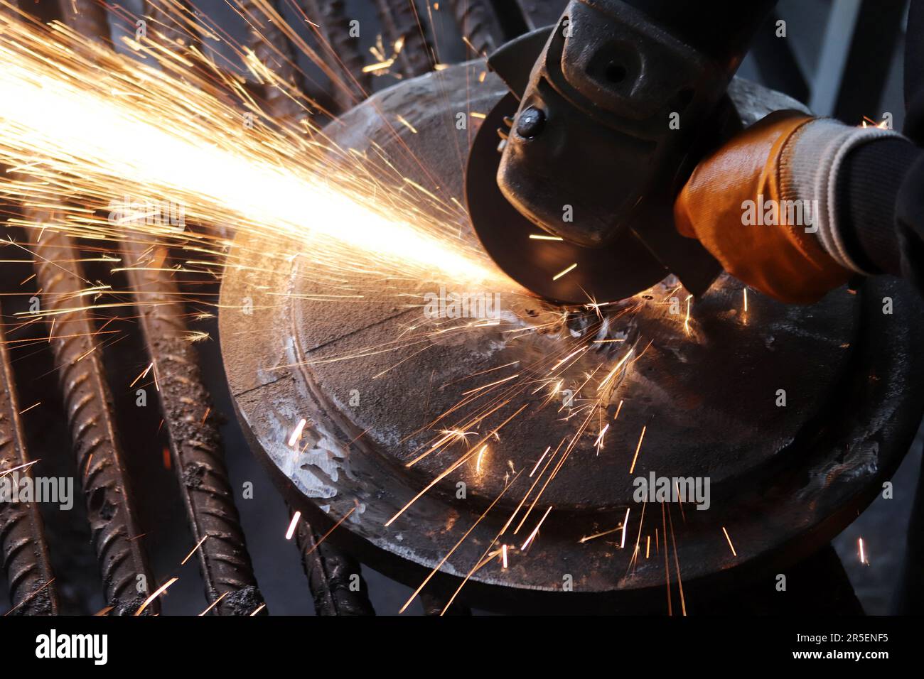 Welder man grinding factory working hi-res stock photography and images ...