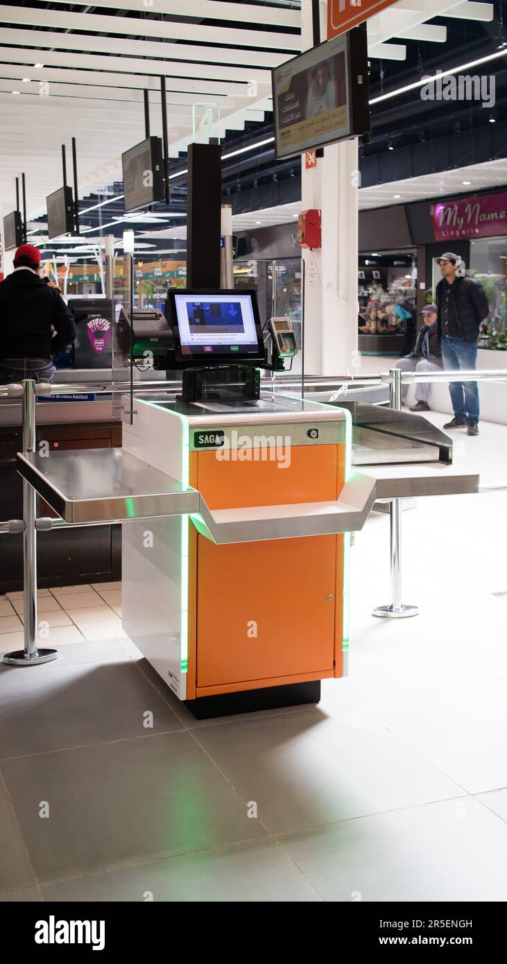 Self service checkout hi-res stock photography and images - Alamy