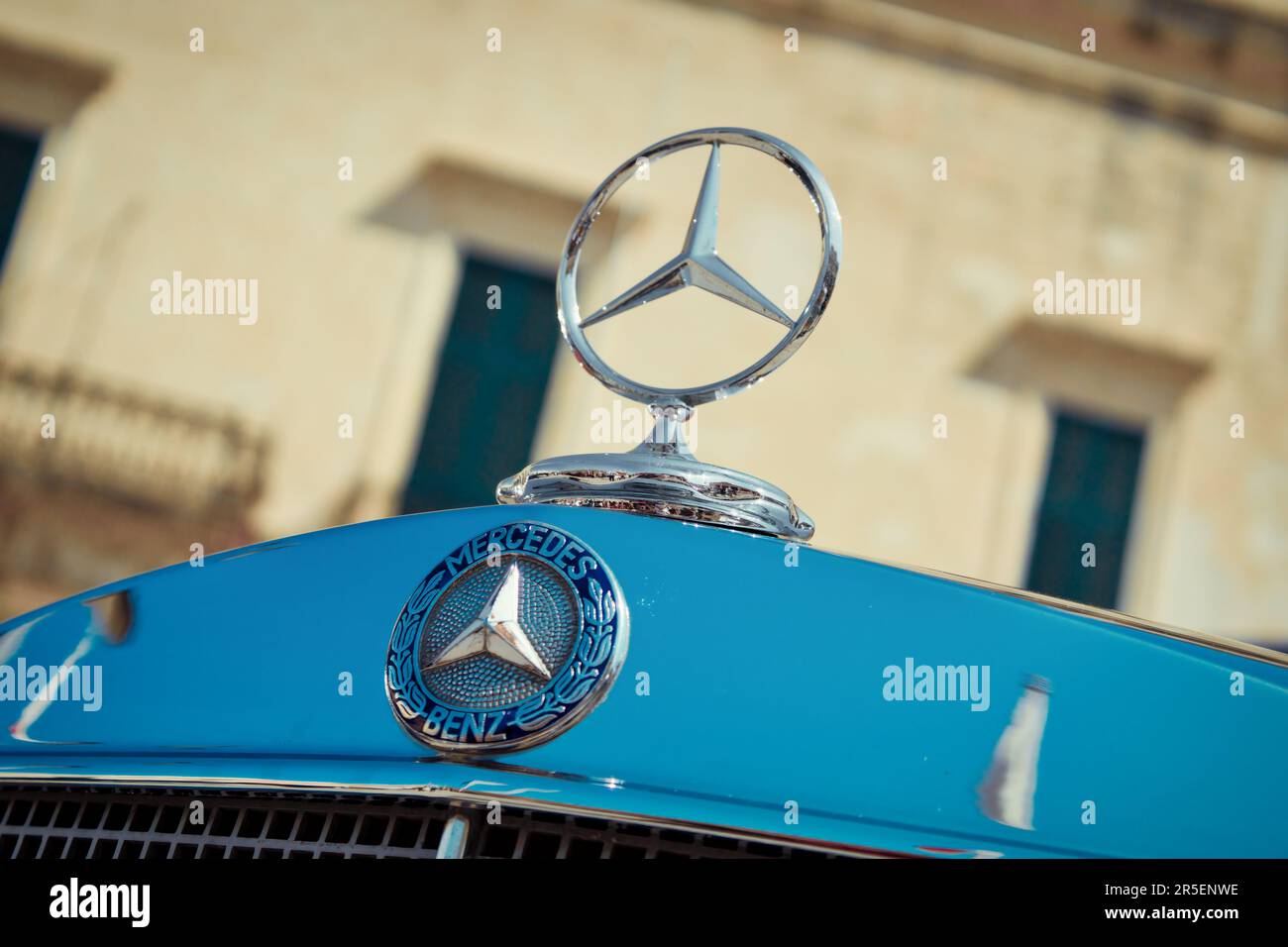 Close-up shot of Mercedes Benz logo hood ornament on the bonnet of a ...