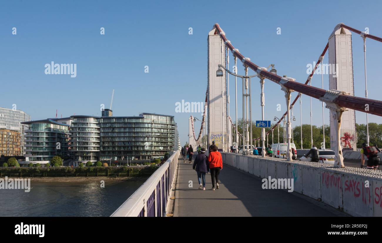 Chelsea bridge road hi-res stock photography and images - Alamy