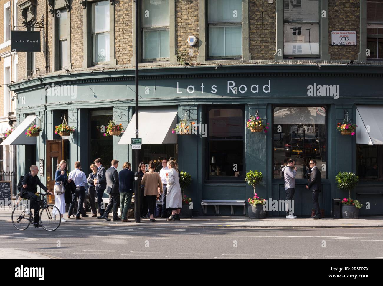 Pavement public road hi-res stock photography and images - Alamy