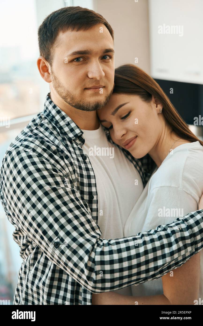 Beautiful young woman put her head on shoulder of man Stock Photo - Alamy