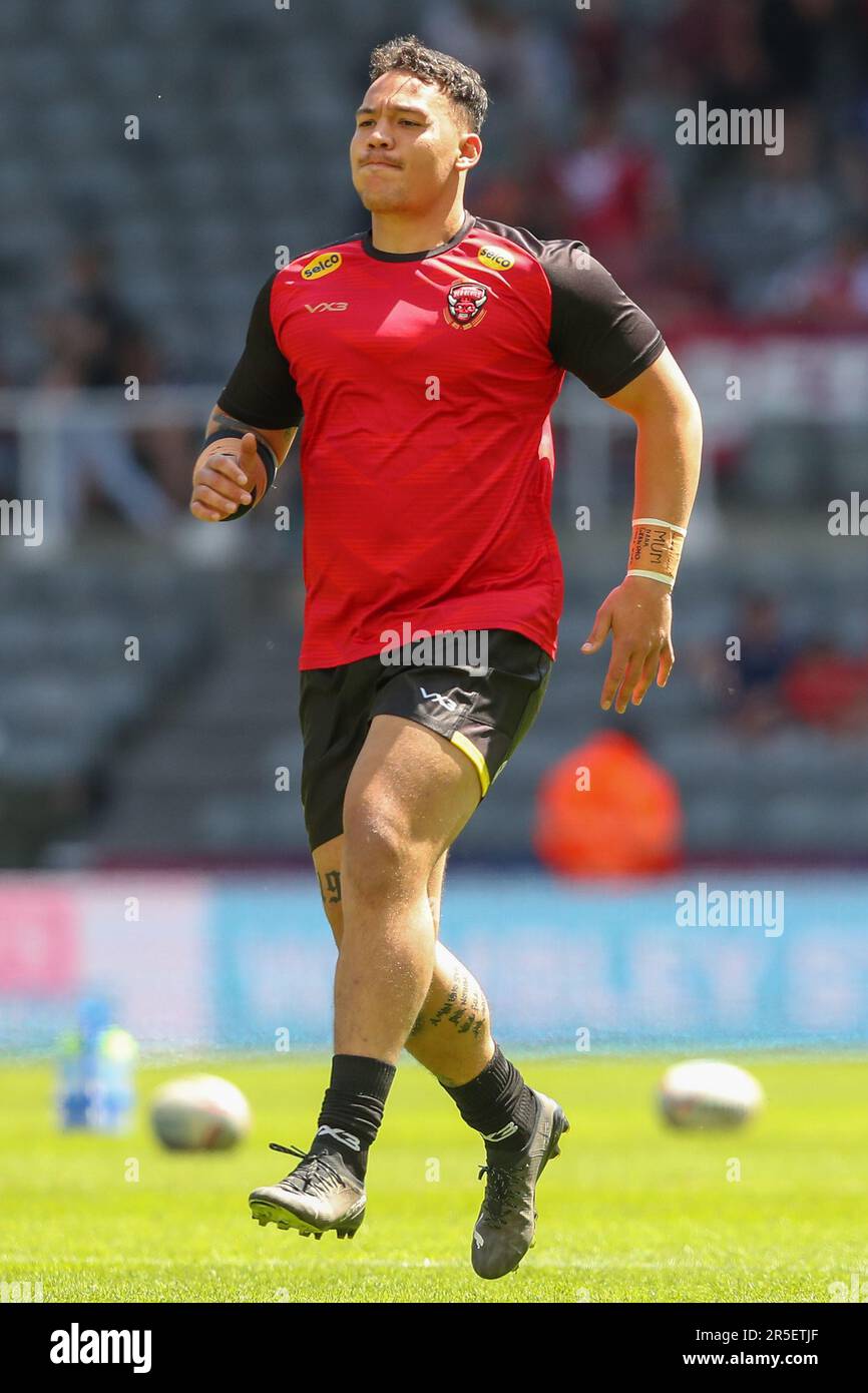 Tyler Dupree #16 of Salford Red Devils during the pre-game warm up ...