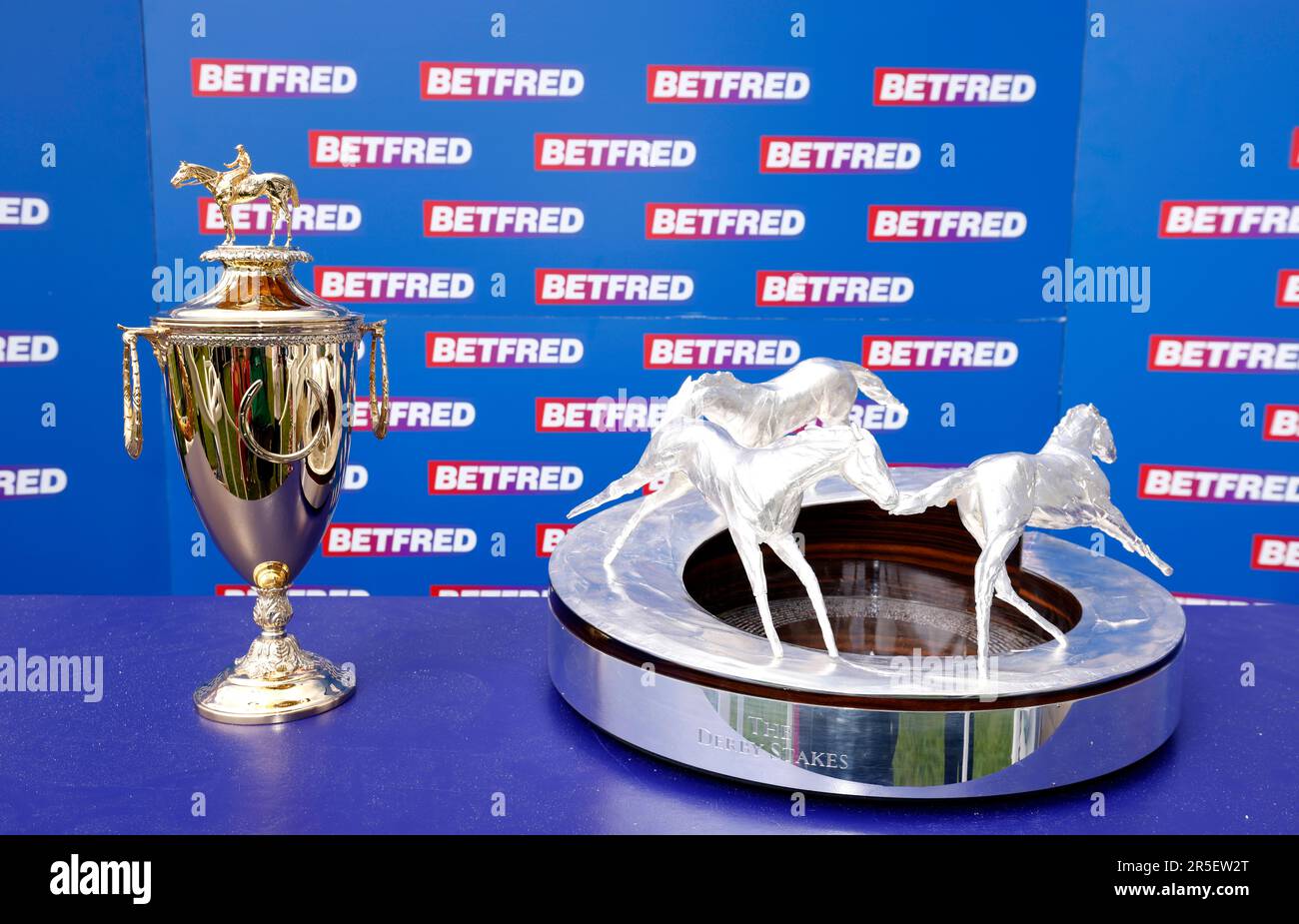 Kentucky derby trophy hi-res stock photography and images - Alamy