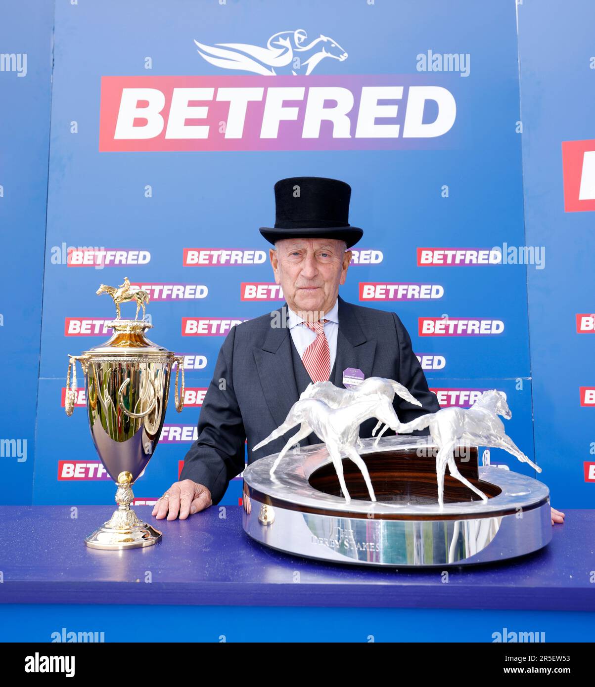 Kentucky derby trophy hi-res stock photography and images - Alamy