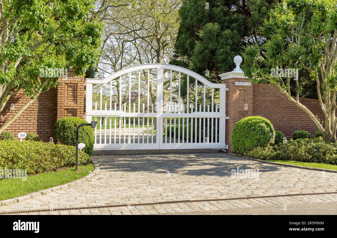 Dual gate hi-res stock photography and images - Alamy