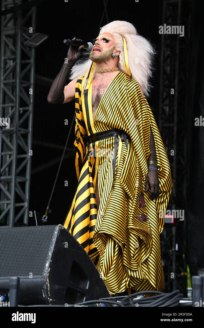 London, UK. 3rd June, 2023. Chinchilla perfroms at the Mighty Hoopla ...