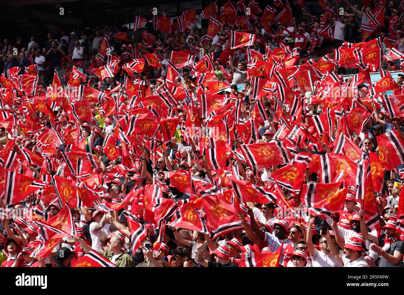 Manchester united fans wave flags hi-res stock photography and images ...