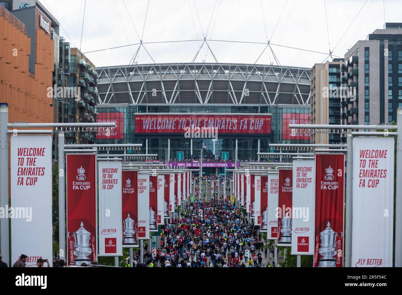 Wembley way fans hi-res stock photography and images - Alamy