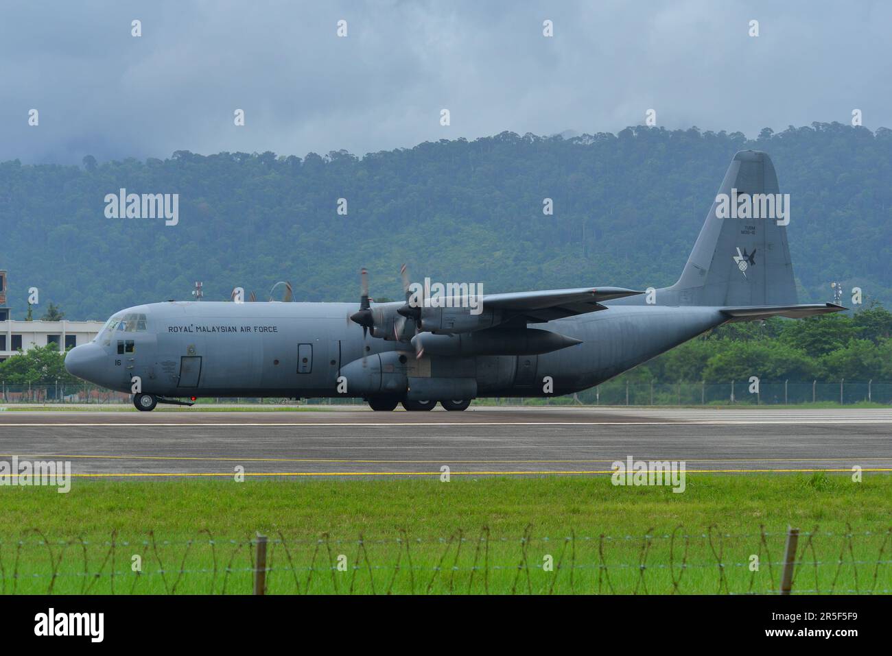 Lockheed c 130h 30 hercules hi-res stock photography and images - Alamy