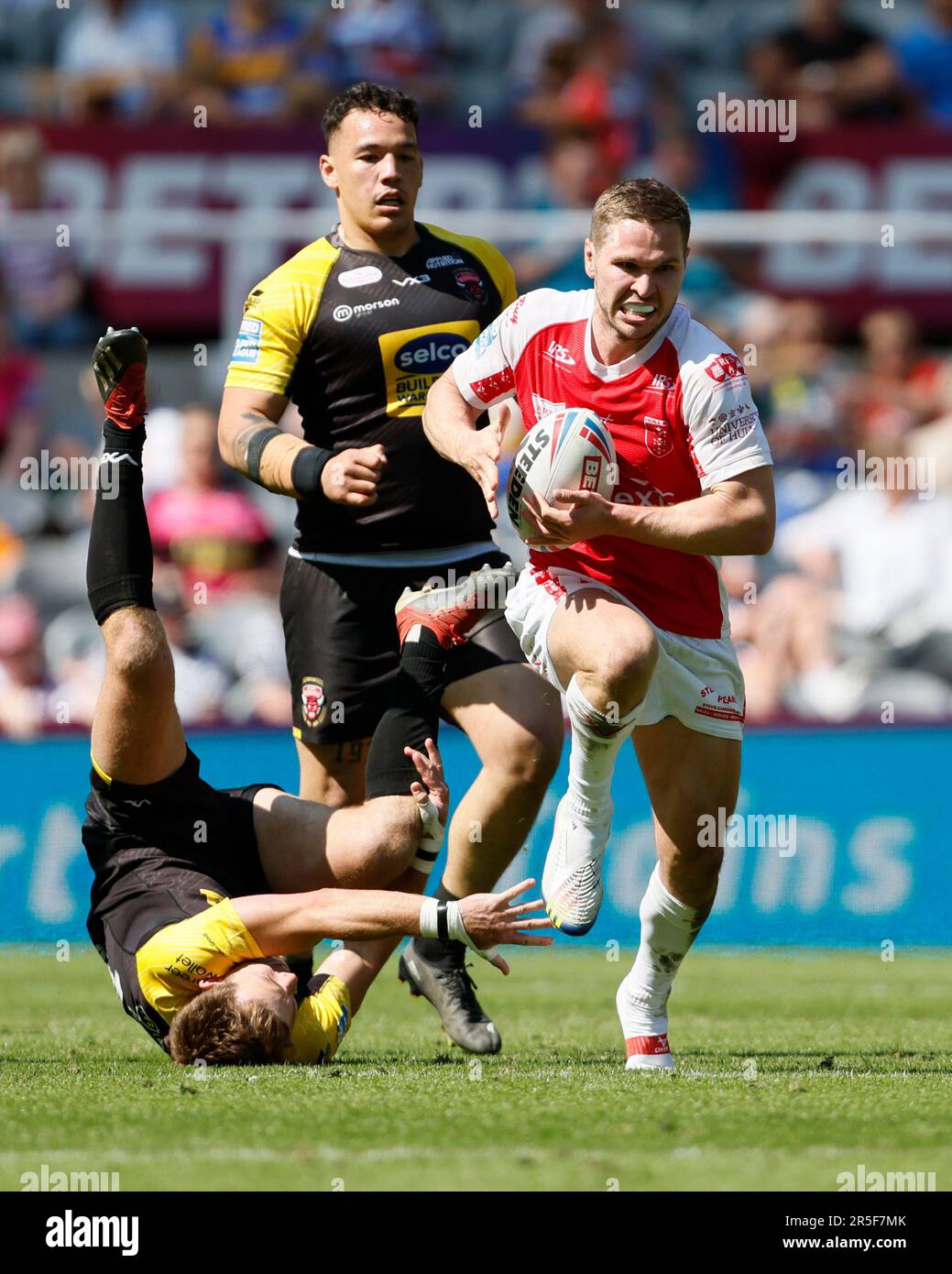 Hull KR’s Matt Parcell (right) breaks away during the Betfred Super ...