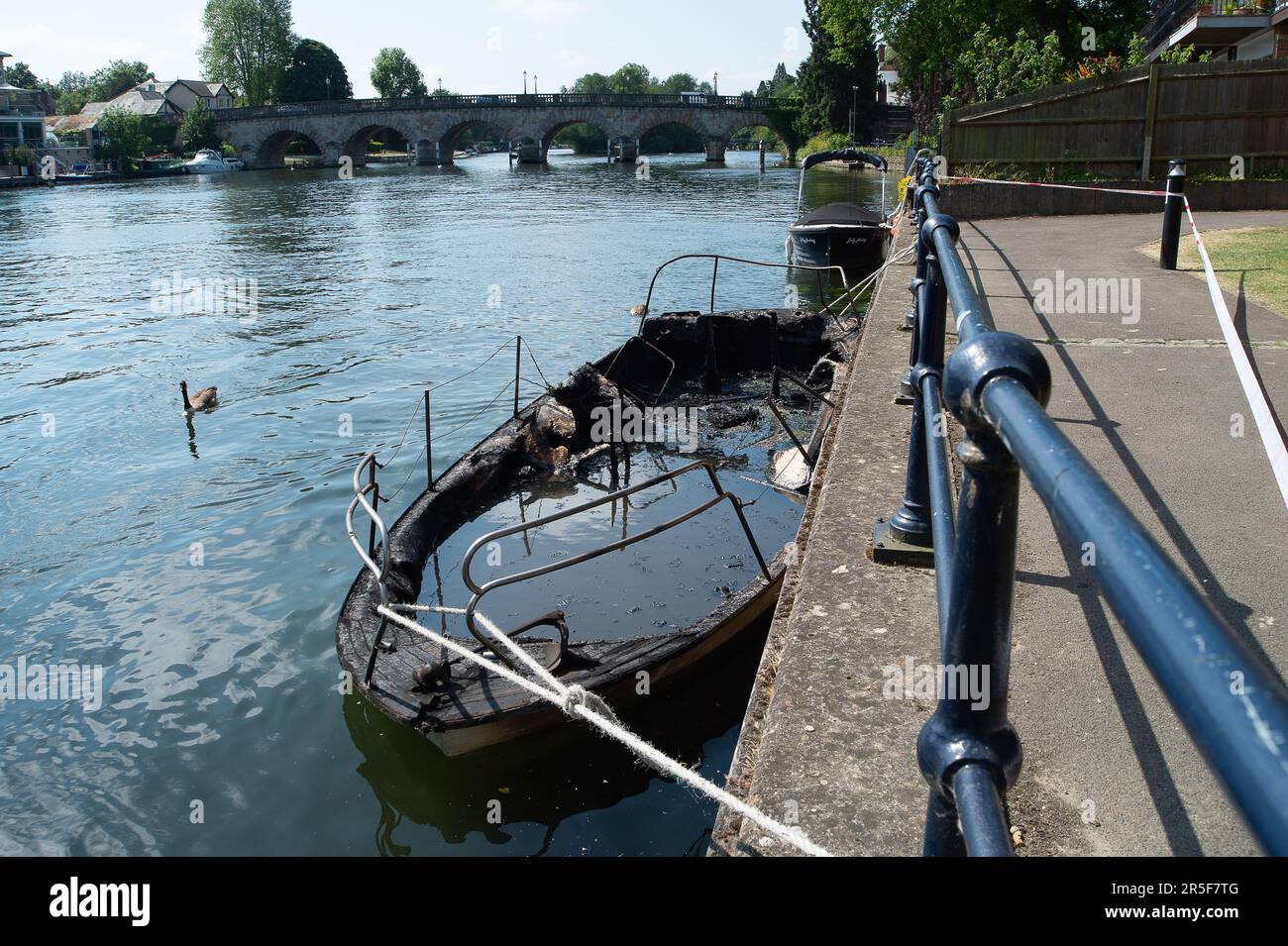 Maidenhead, UK. 3rd June, 2023. Two boats have been destroyed by fire ...